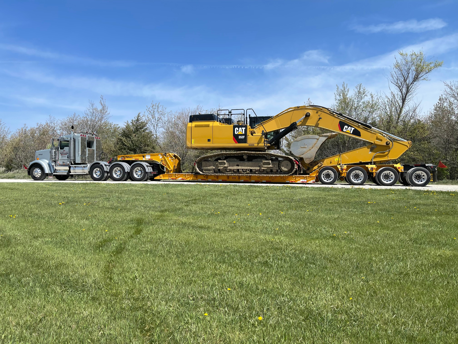 Helfrich Trucking LLC - Heavy Equipment Transportation | Rochelle, IL